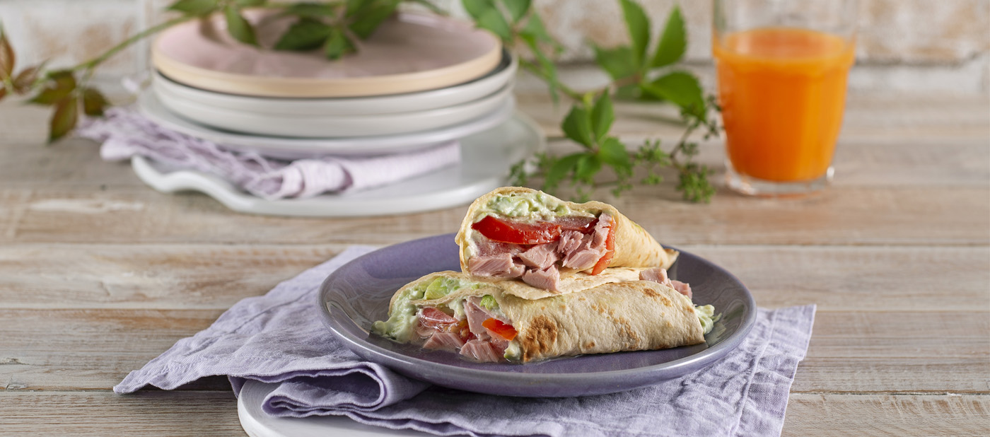 Wrap cu ton, roșii, sos de avocado și iaurt - Rio Mare - Romania